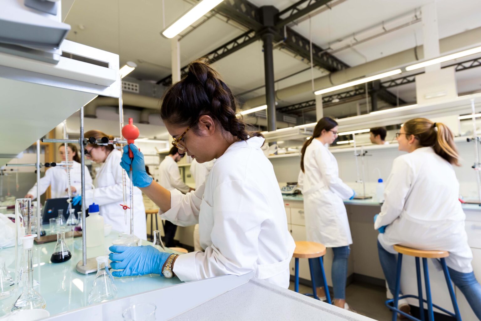 ¿Qué Estudia la Química? Descubrelo | IQS Barcelona